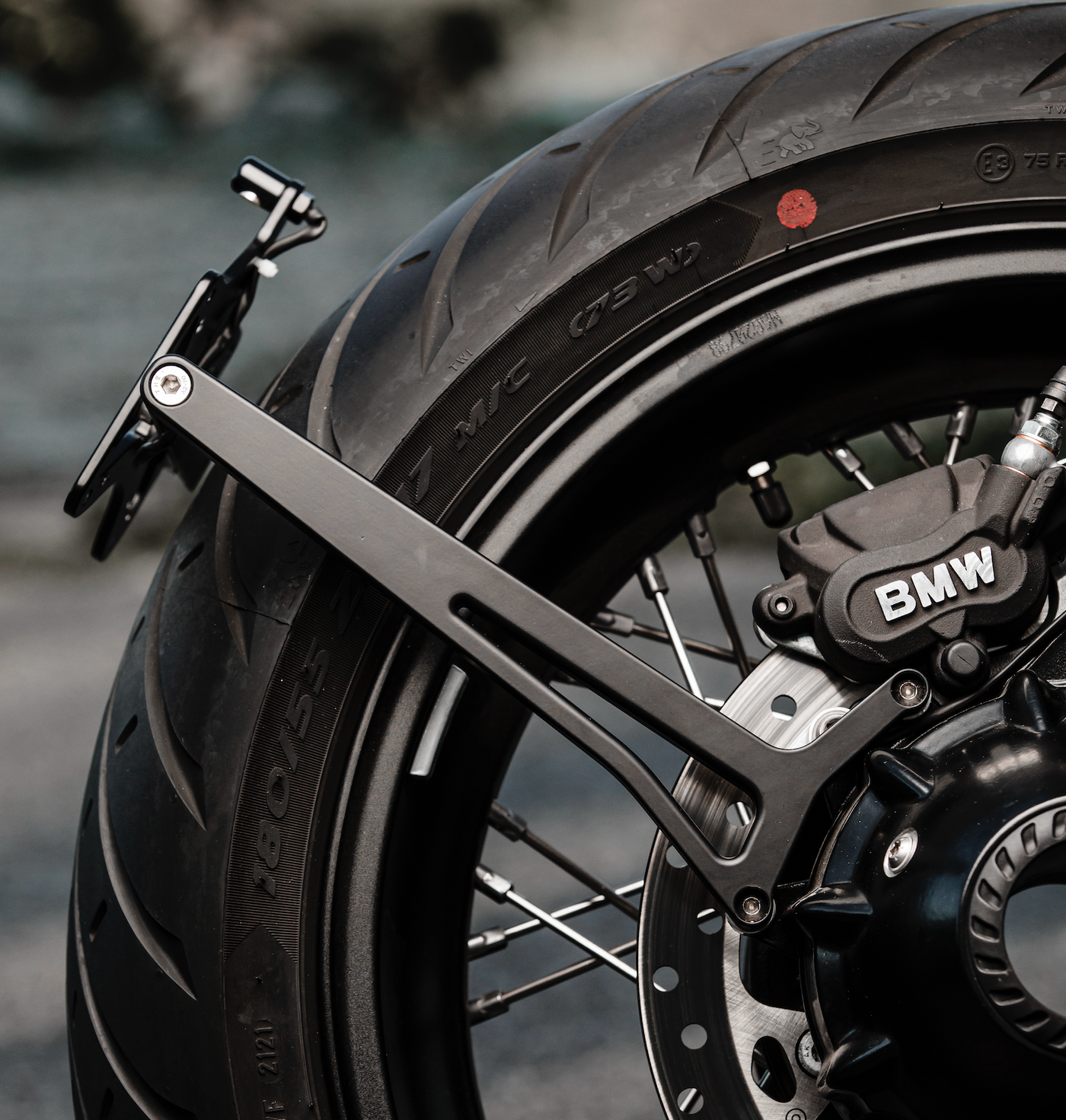 Wheel hugger number plate holder – Motographe